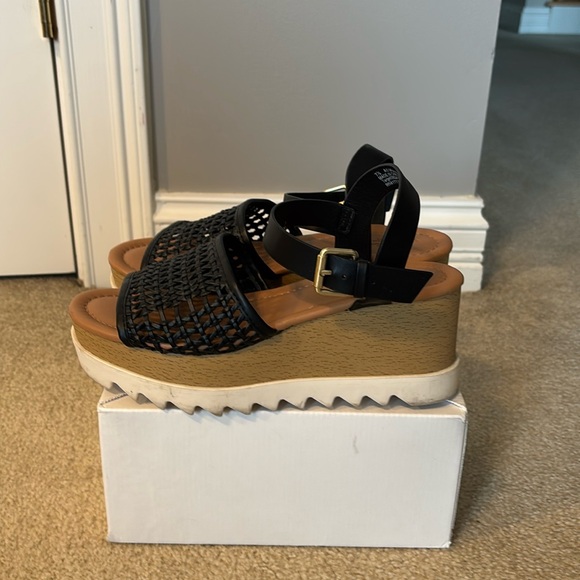 Universal Thread | Shoes | Universal Threads Platform Sandal | Poshmark